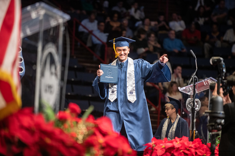 ‘The key is to be adaptable,’ UNO Alumnus Mark Romig Tells Class of ...